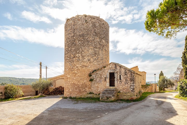 La Torre: Viñedo En Sitges - Viladellops Villas - Vilafranca del Penedès