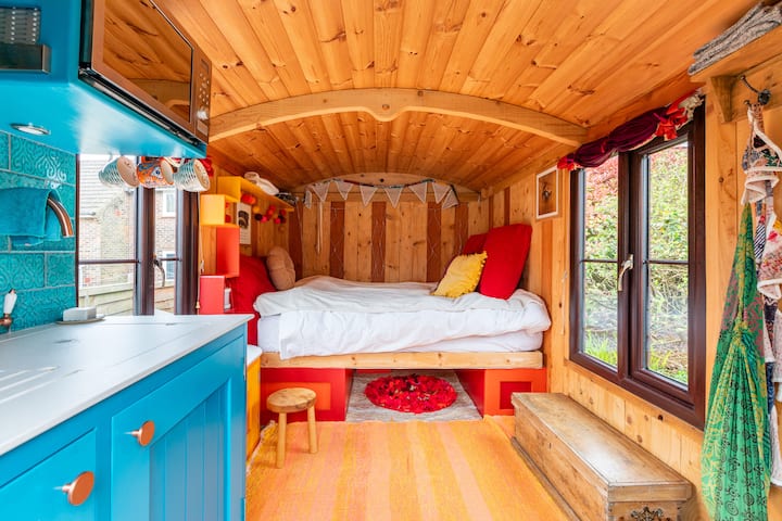 Urban Shepherds Hut - Brighton Marina