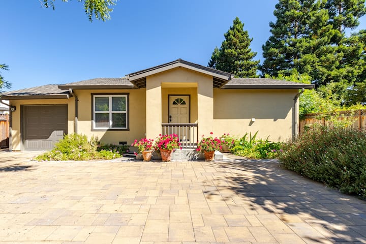 Spacious Cottage W/vaulted Ceiling - Los Altos, CA