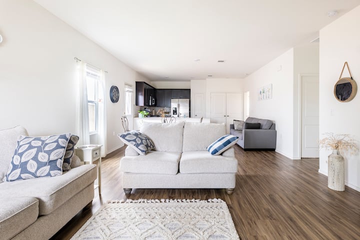 Cute Farmhouse-style: 2bed/2bath - Pflugerville, TX