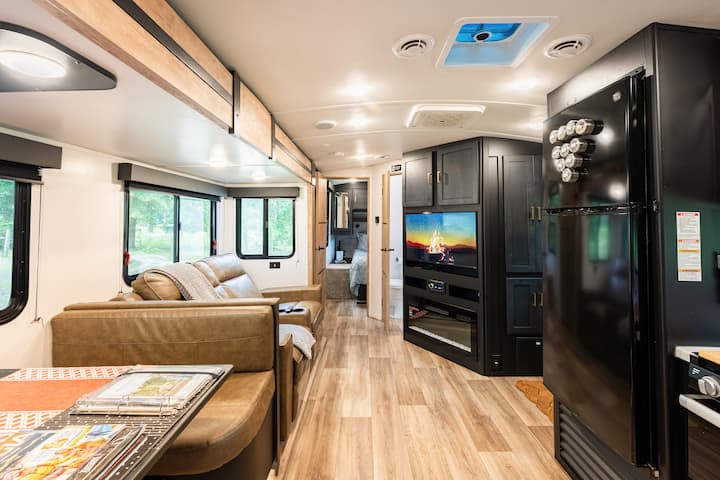 Camp + Tiny House Studio W/ Deck • 30 Min To Sav - Rincon, GA
