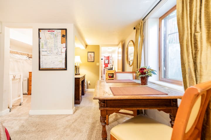 Private Bedroom Studio With Kitchenette - Portland, OR