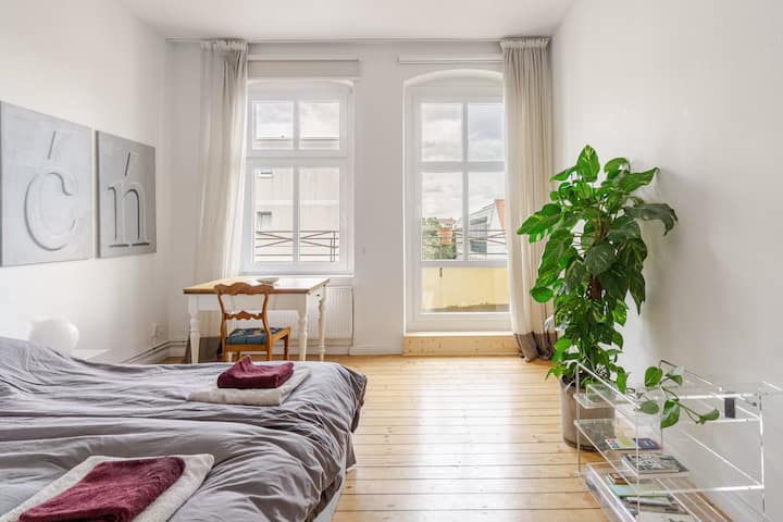 Gorgeous, Old-style Flat - Berlín