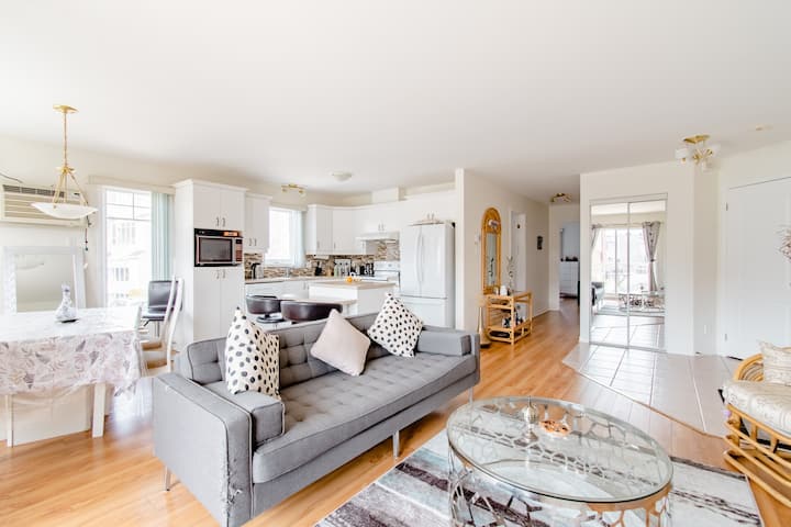 Une Chambre Avec Entrée Indépendante Et Un Balcon - Montreal