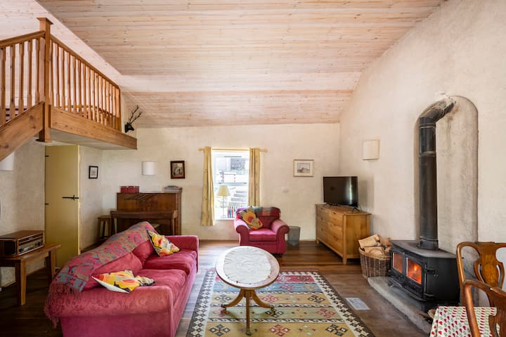 The Avish Cottage: 18th-century Irish Farmhouse - County Donegal