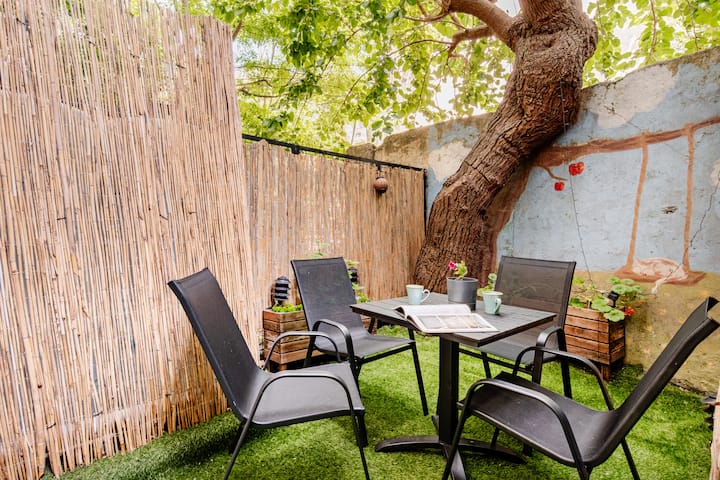 Peaceful Historic Apartment With A Garden In ŞIşli - Şişli
