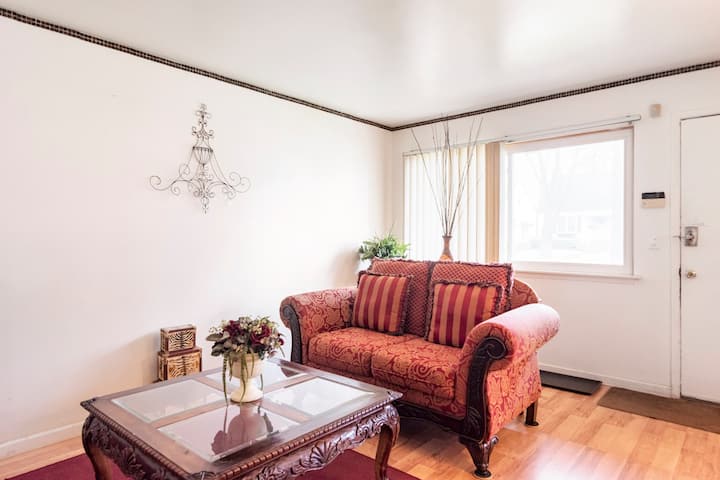 Cozy Sunshine ! - Detroit, MI