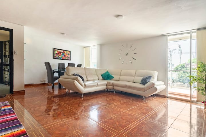 Casa Amplia, Cómoda, Zona Estadio, Para 10 Persona - Medellín