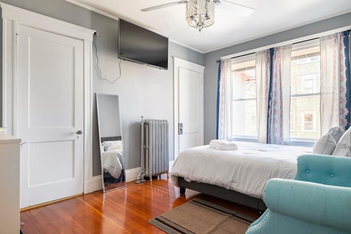 Welcome To Your Private Oasis - Newton, MA