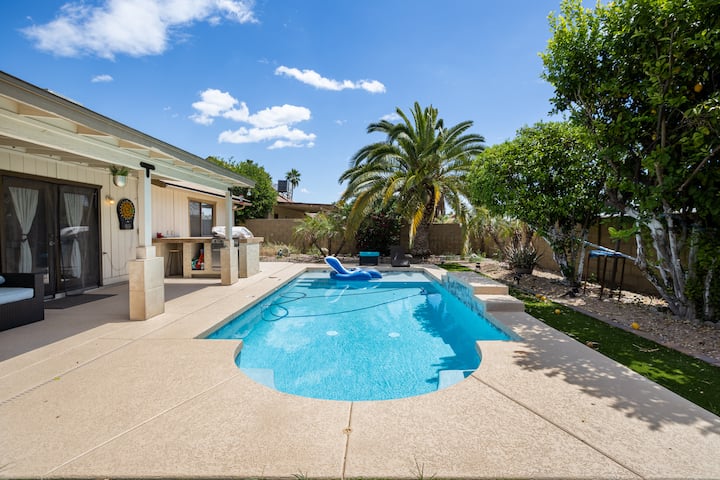 Come Relax In Glendale Treasure With Pool - Glendale, AZ