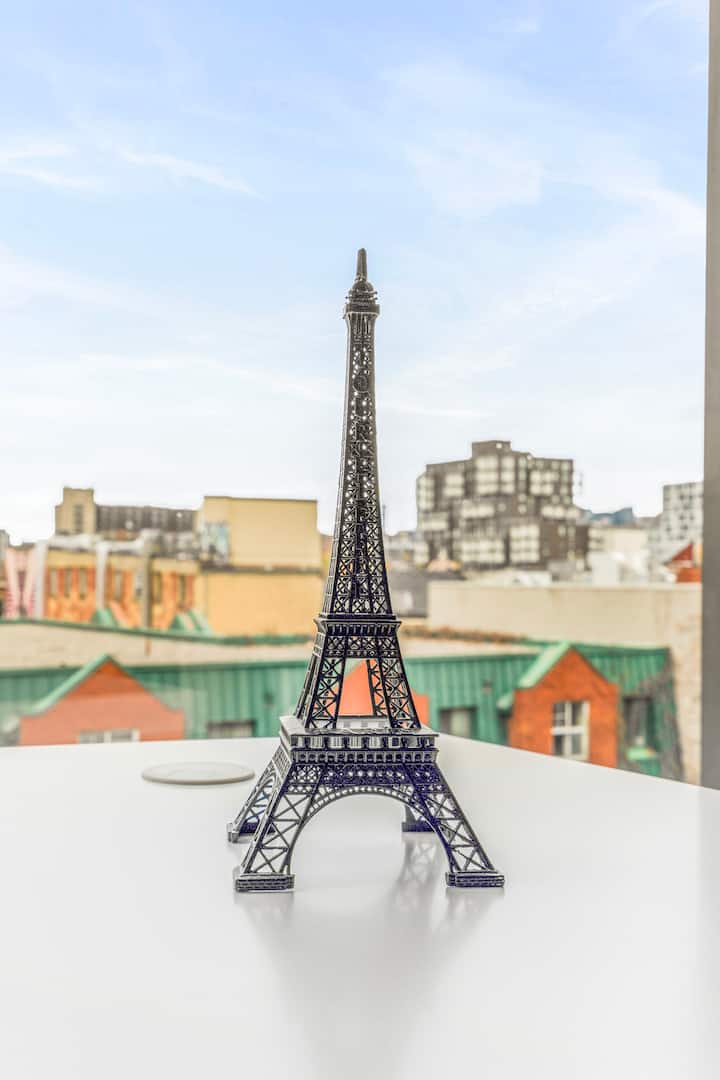 Smart And Spacious With Rare Floor To Ceiling View - Toronto