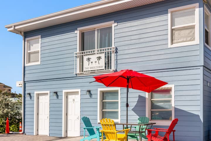 The Breezeway #1 Only A 2 Min Walk To The Beach! - Clearwater Beach, FL