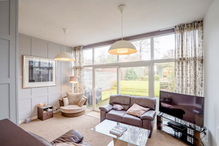 Home In Warwick - Royal Leamington Spa