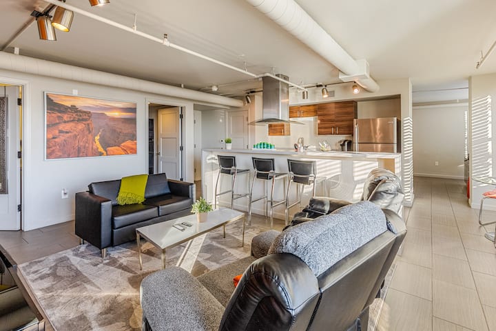 Modern 2br Condo Short Drive To Downtown Phoenix! - Phoenix, AZ
