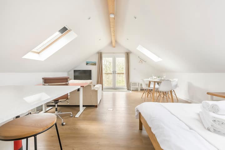 Spacious Loft - Outskirts Of Perranporth - St Agnes