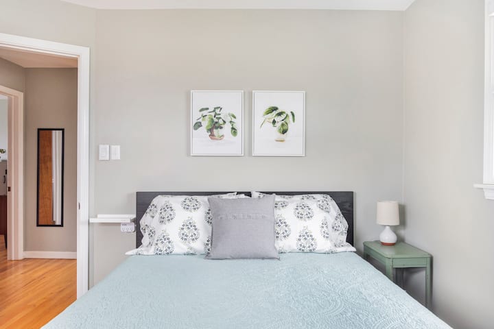Private Bedroom In Bright & Sunny Home! Royal Oak - Birmingham, MI