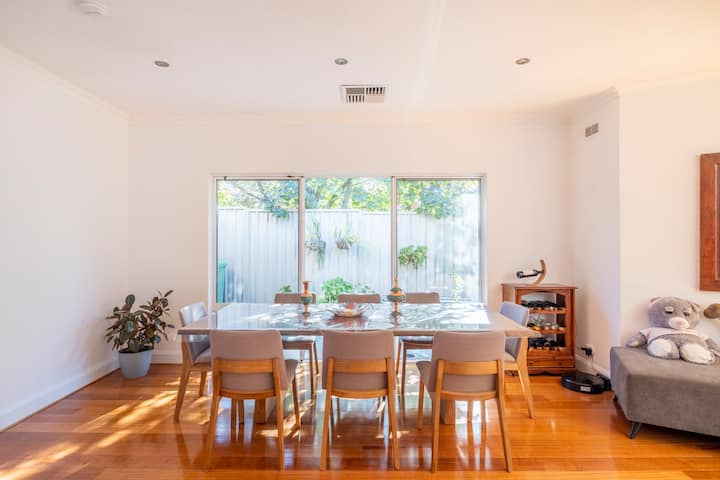 Large, Cosy Private Suite - Subiaco