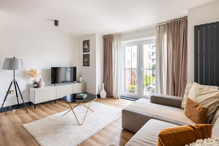 Luxurious Two-bed Stay: Mcr (With Parking) - Cheadle