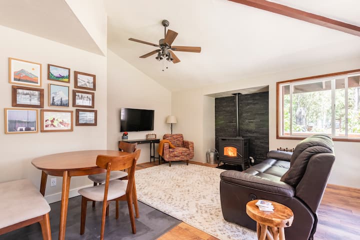 Cozy Mt Hood Cabin - King & 2 Full, Wifi, Fire Pit - Oregon