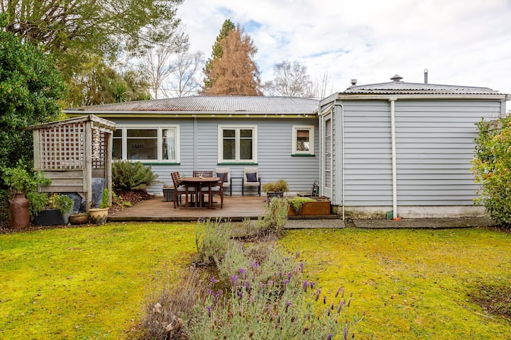 Cottage By The Park - Te Anau
