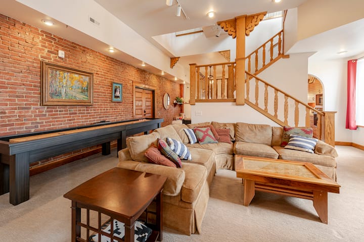 Urban Retreat Downtown - Loveland, CO