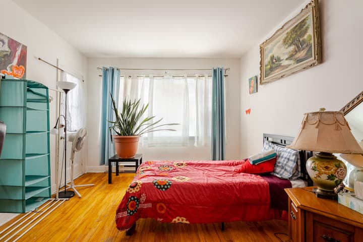 Elitestudent Living Room Top Location In Montreal! - Montreal