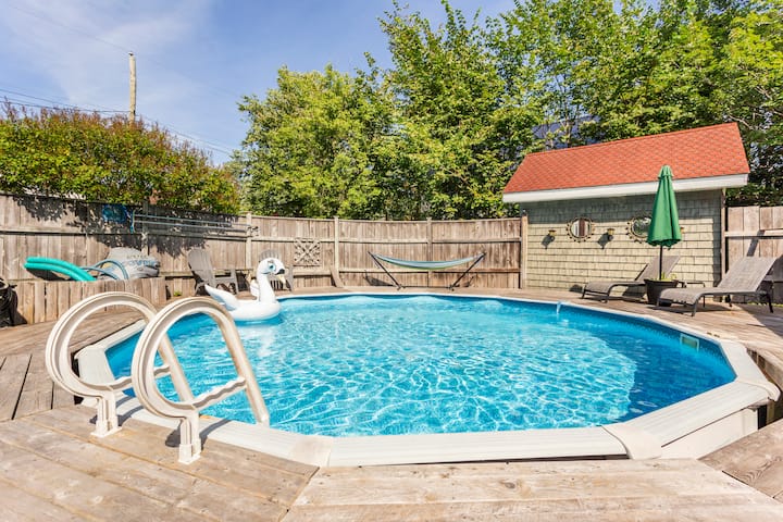 Private Room & Own Bath With Pool View - New Glasgow