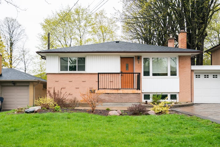 Charming 2-bdr Apt | Private Entry | Self Check-in - Toronto