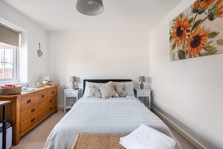 Calm Welcoming Atmosphere With A Friendly Host. - Cheltenham