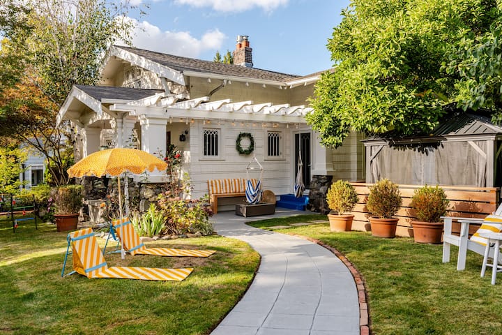 Craftsman Garden Home W/ Hot Tub - Mercer Island, WA