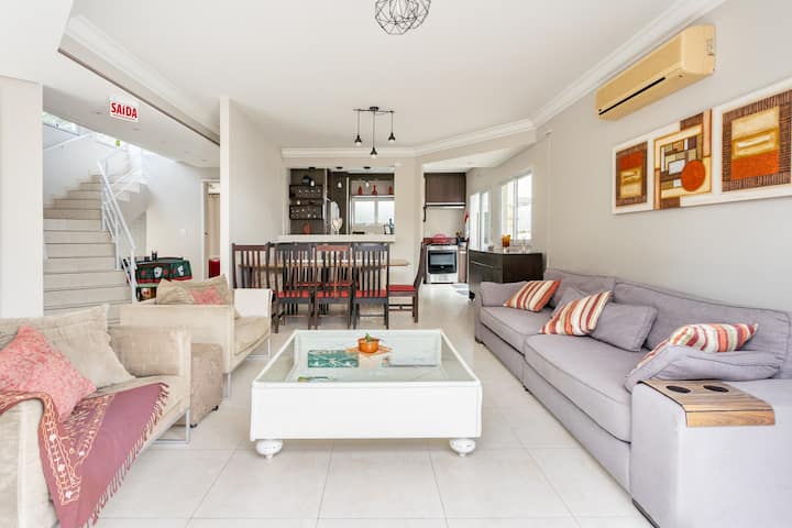Linda Casa Com Piscina E Jacuzi - Florianópolis
