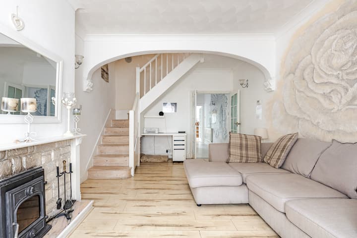 White Rose Cottage, Seaside. - Weston-super-Mare