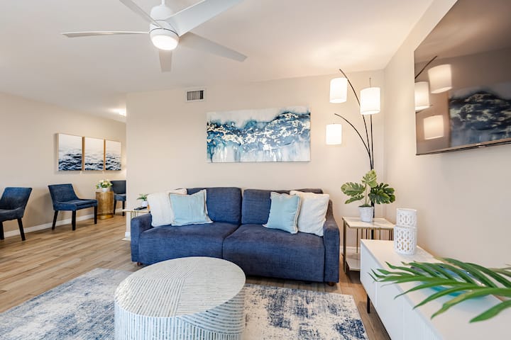 Sunsets, Lakeview, Top Floor, Pool, Walk To Beach! - Juno Beach, FL