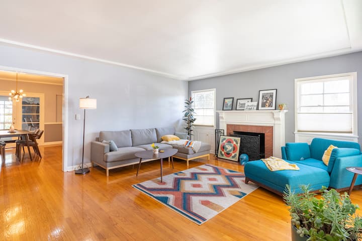 Cozy Bedroom In A Charming House - Long Beach, CA