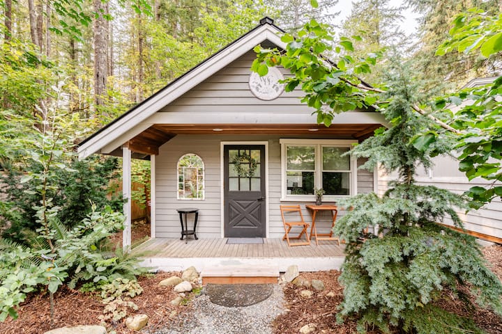 Witch Hazel Cottage With Jacuzzi Tub & Fireplace - Snoqualmie, WA
