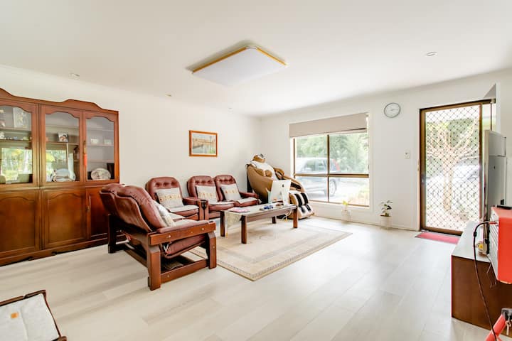 A Haven Of Peace And Warmth - Surfers Paradise