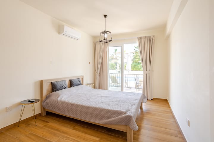 Danaos Seaside Suite 001 With Pool In Tourist Area - Пафос