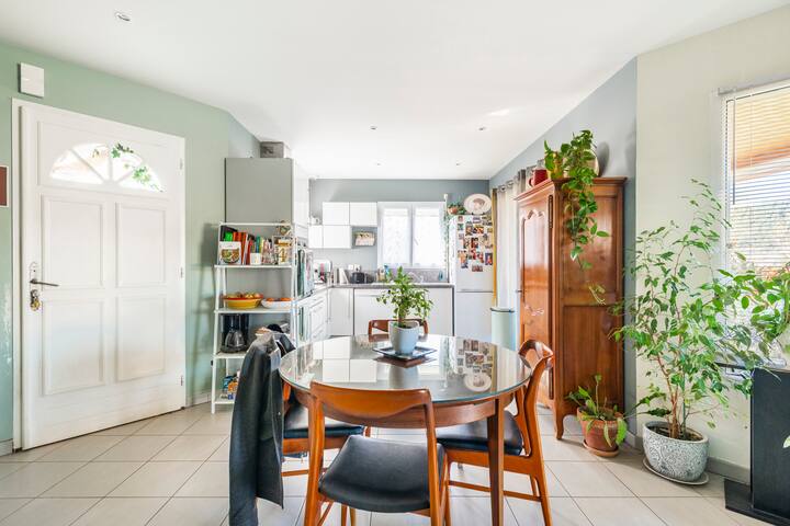 Chambres Calmes Chez L Habitant, Avec Un Chien. - Mâcon