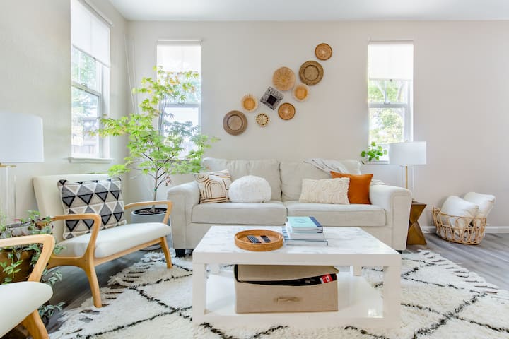Spacious Private Primary Suite - Pleasant Hill, CA