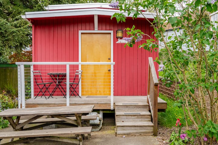 Private Apartment In Ballard's Brewery District - Seattle, WA