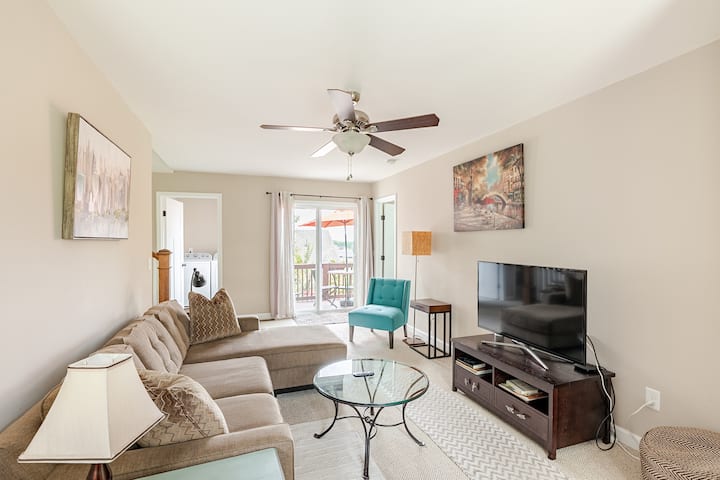 Modern Comfort In 12 South.  Walk To  Belmont U - Nashville, TN