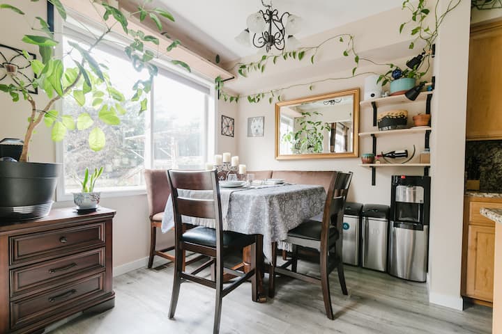 Friendly And Convenient In Kirkland - Kirkland, WA