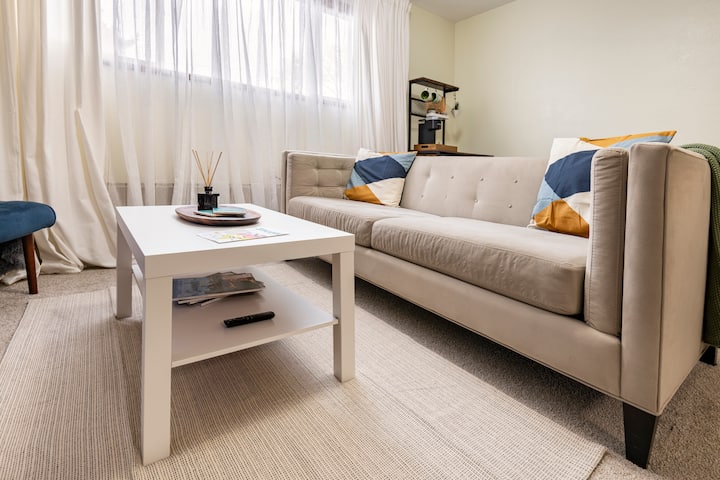 Large Master Suite & Private Bathroom - Oregon City, OR