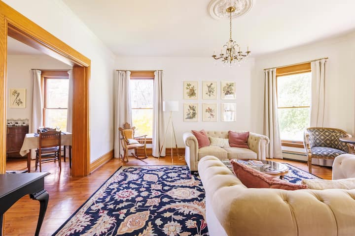 Romantic Suite Near Downtown Ithaca - Ithaca, NY