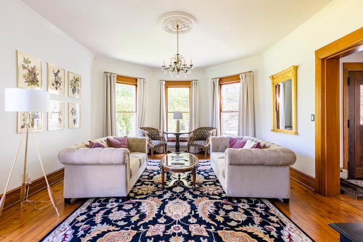 Romantic Suite Near Downtown Ithaca - Ithaca, NY