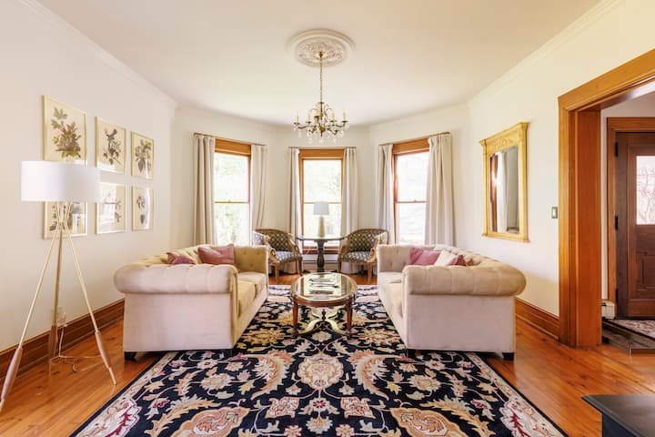 Romantic Suite Near Downtown Ithaca - Ithaca, NY