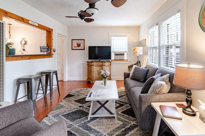 Quaint Cottage Walk To Garden Of The Gods Trails - Colorado Springs