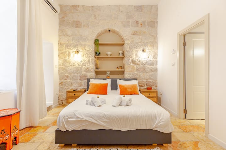 Mamilla View Jlm Authentic Suite>balcony And Well - Jerusalem