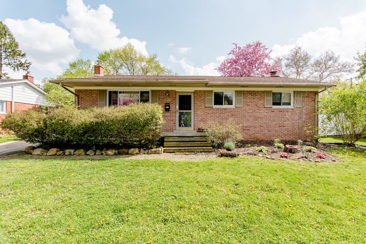 Clean,quiet, Contemporary - Ann Arbor, MI