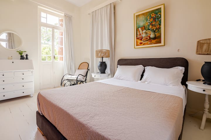 2-story House With Surrounding Garden - Chania